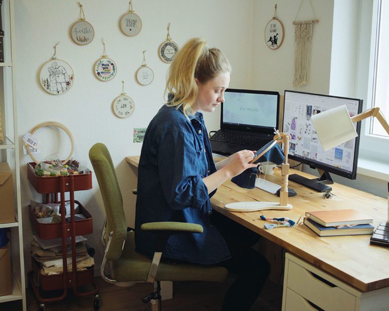 Zarte Linien und Pflanzenstickerei - Interview mit floss & flow